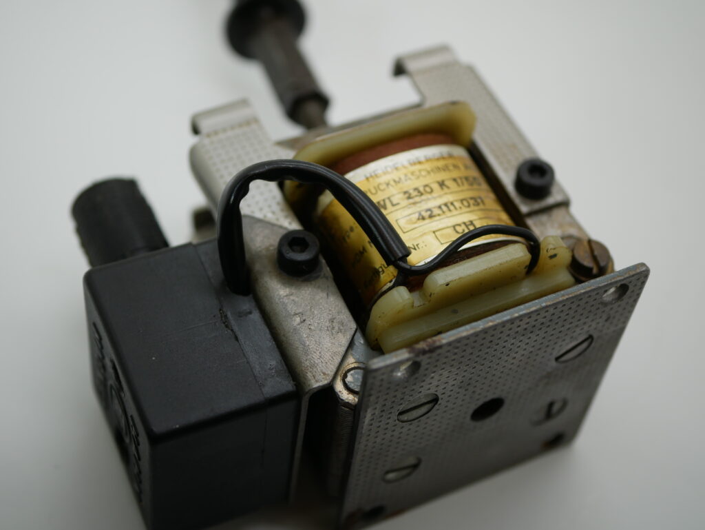 Front Lay Magnet HDM: 00.783.0477/01 - The Printers Marketplace