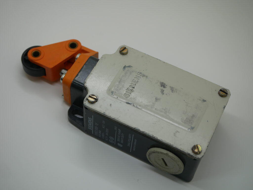 Positioning Switch 3SE3-303-1E -Slow Action -2 NO 1NC - The Printers ...