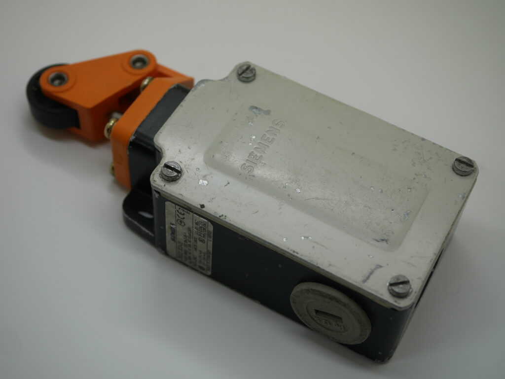 Positioning Switch 3SE3-303-0E -Slow Action -2 NO 1NC - The Printers ...
